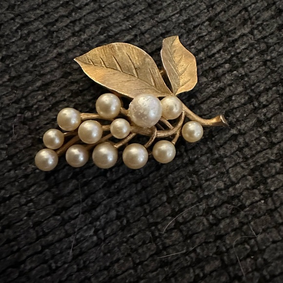 Crown Trifari | Jewelry | Vintage 95s Crown Trifari Faux Pearl Branch ...
